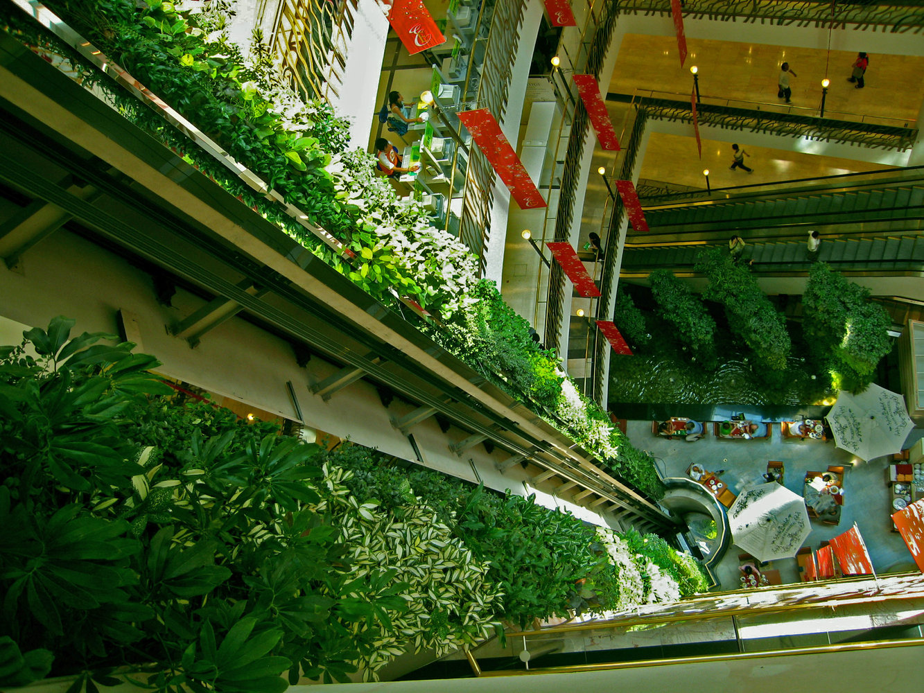 Emporium Shopping mall, Bangkok | Mur Vegetal Patrick Blanc