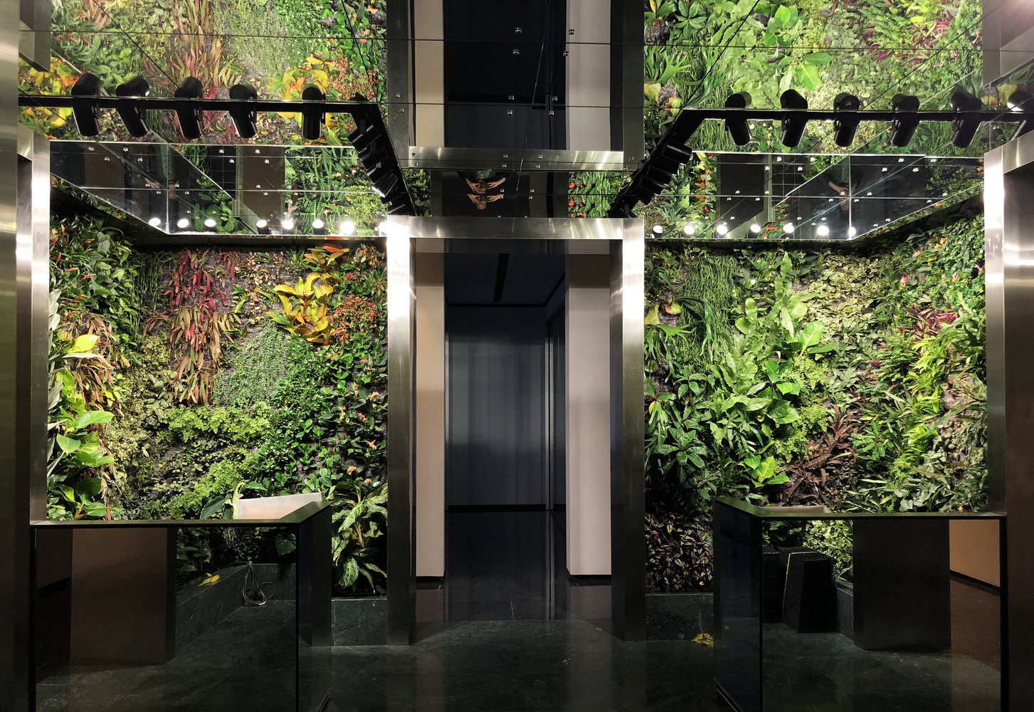 The Work Project, Asia Square Tower 2, Singapore | Mur Vegetal Patrick ...